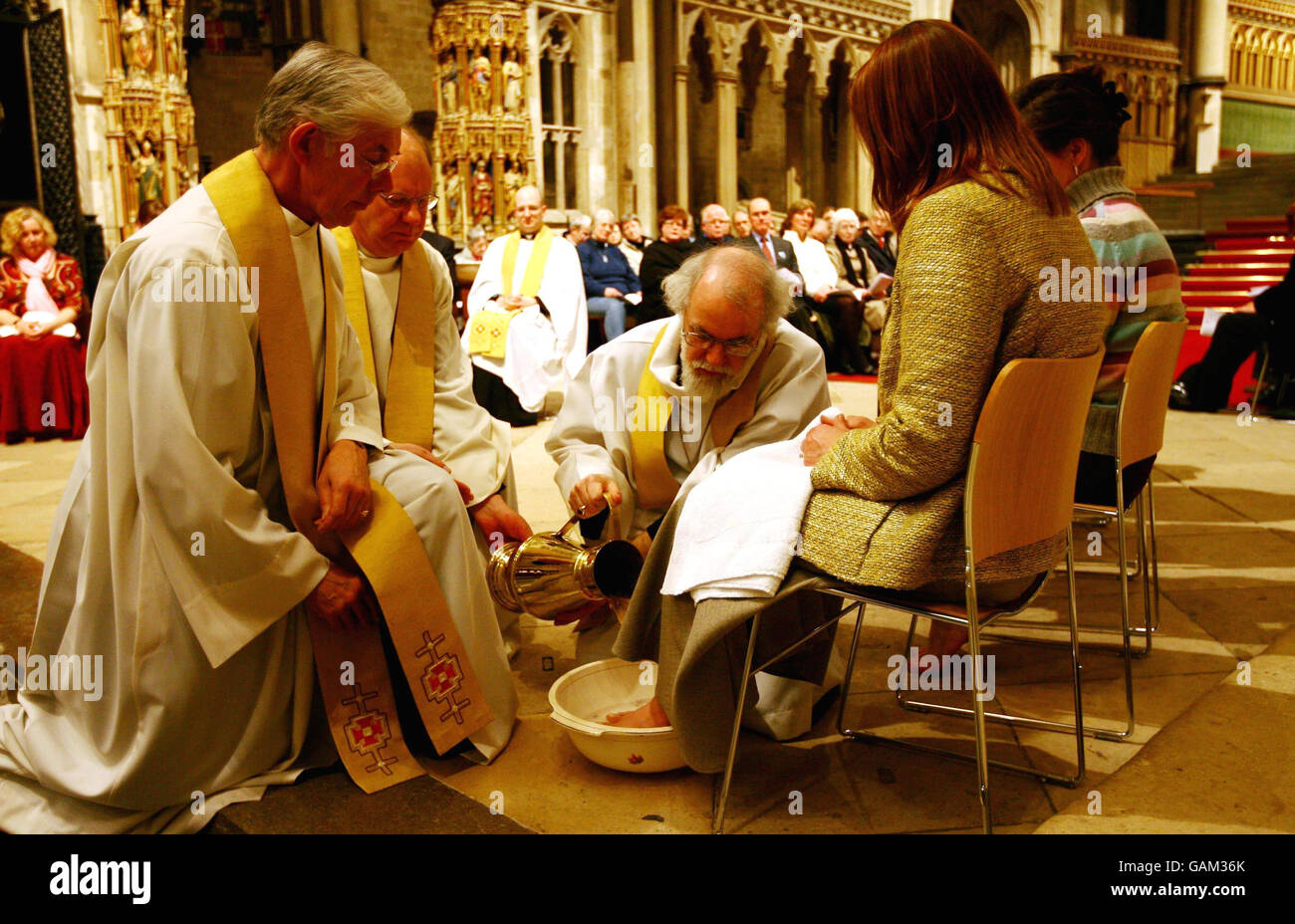 Maunday thursday feet washing service hi-res stock photography and ...