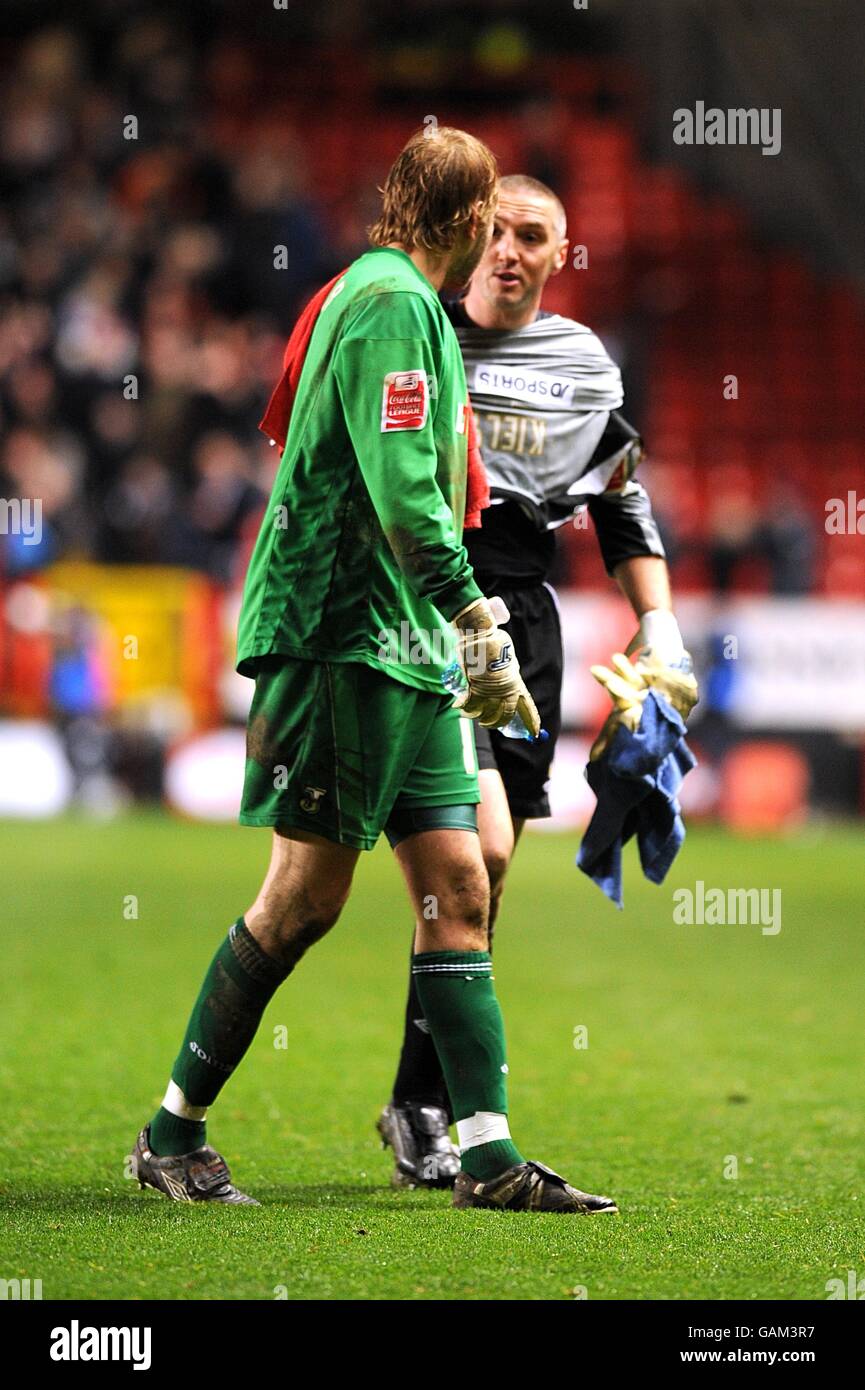 Charlton athletic goalkeeper nicky weaver hi-res stock photography and ...