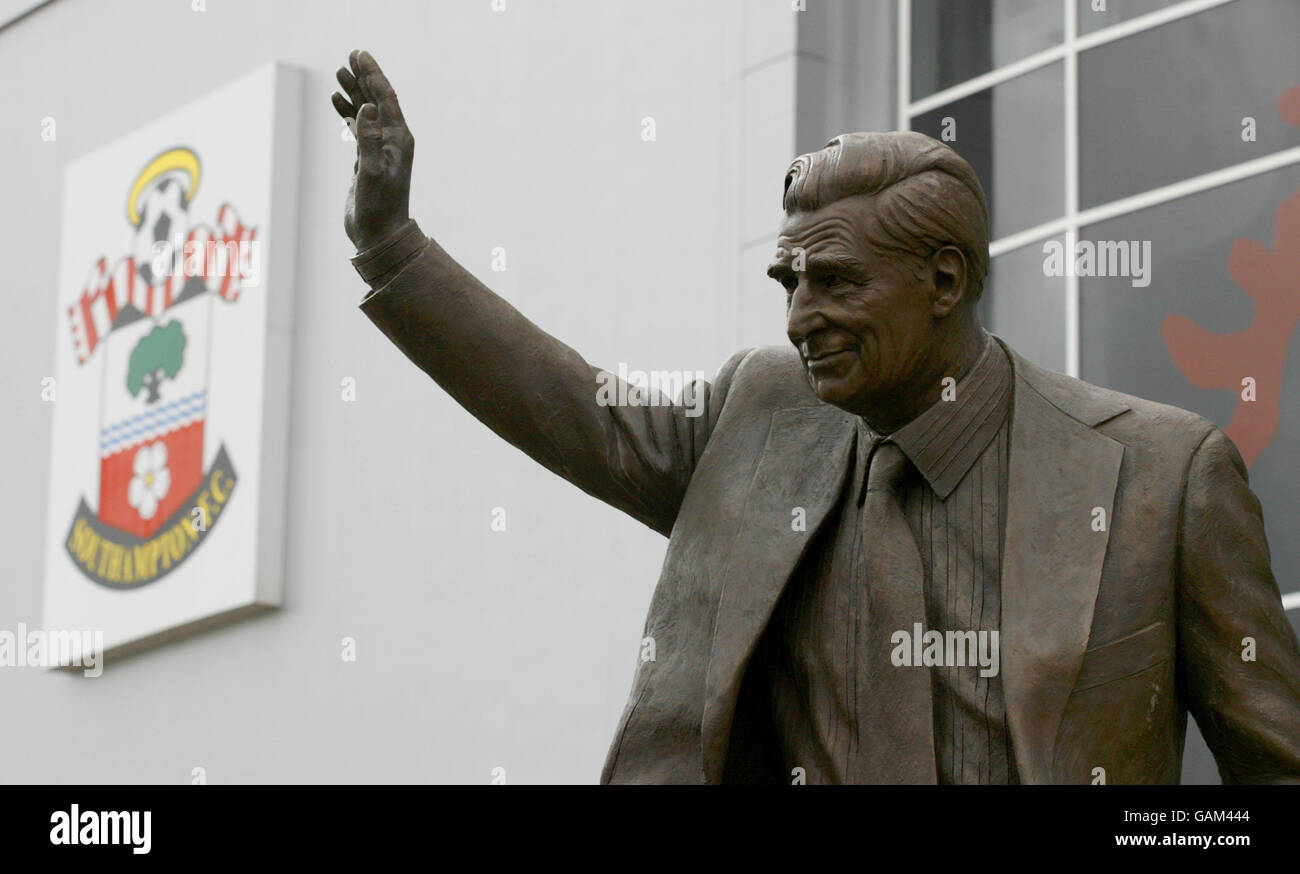 Ted Bates statue Stock Photo - Alamy