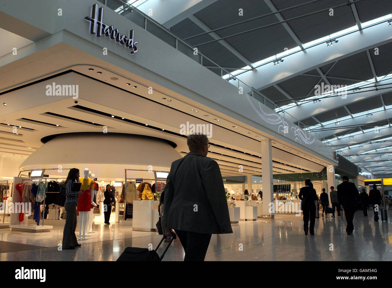 Inside heathrows terminal hi-res stock photography and images - Alamy
