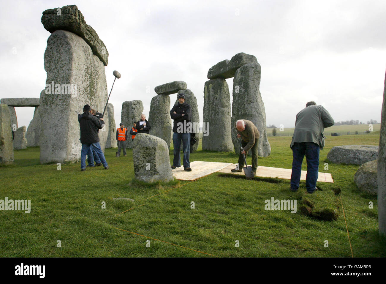 Digging at stonehenge hi-res stock photography and images - Alamy