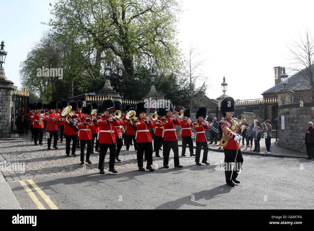 Windsor Castle - Feature. Generic Picture of the Changing of the guard ...