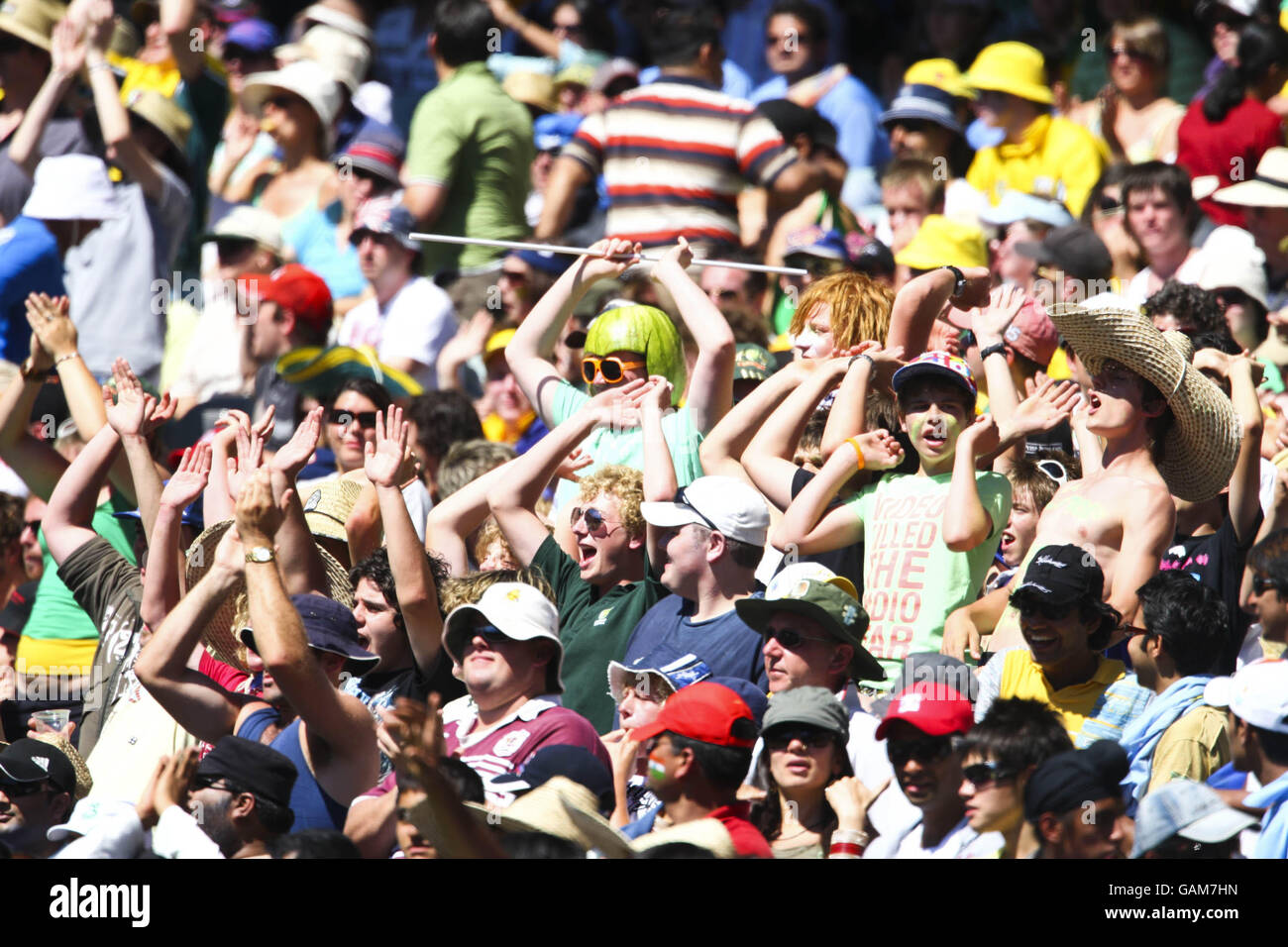 India wave hi-res stock photography and images - Alamy