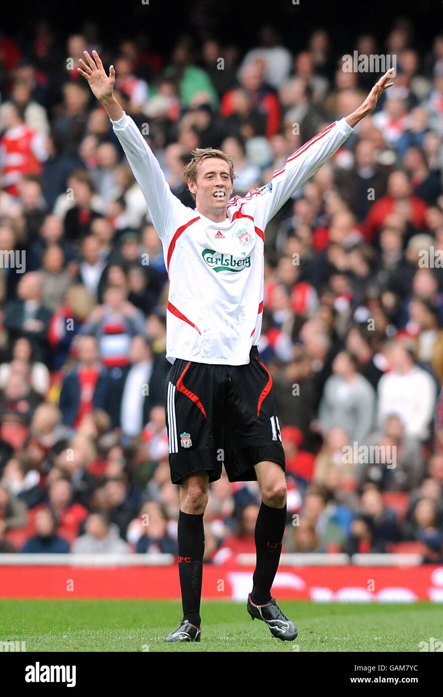 Peter crouch liverpool arsenal hi-res stock photography and images - Alamy