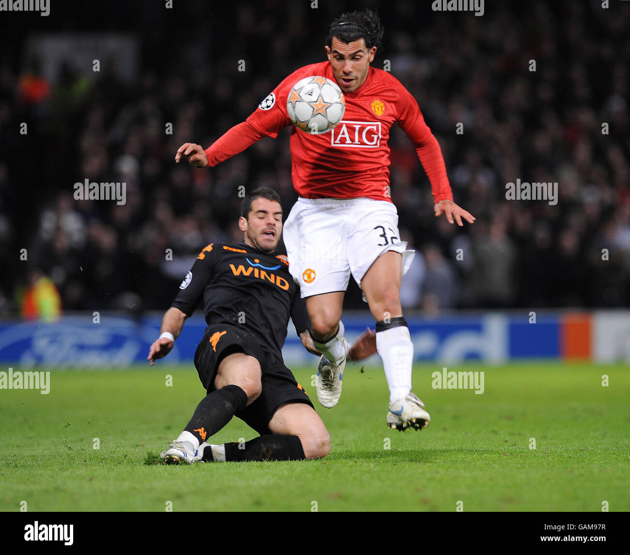 Old trafford simone perrotta hi-res stock photography and images - Alamy