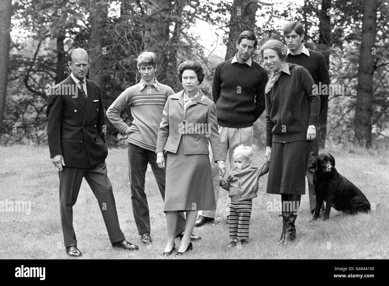 The Queen and Duke of Edinburgh celebrate their 32nd wedding ...