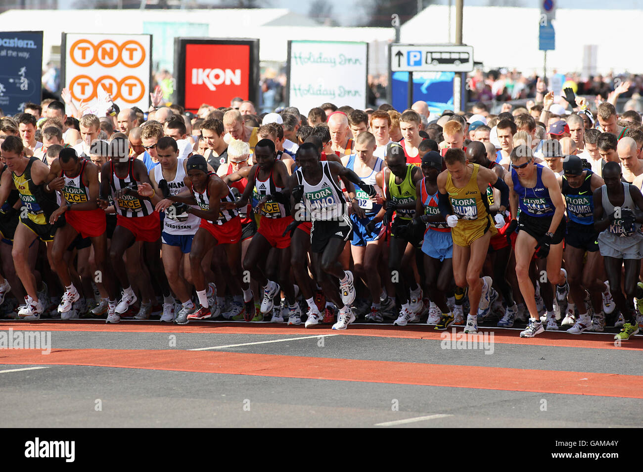London marathon start line hi-res stock photography and images - Alamy