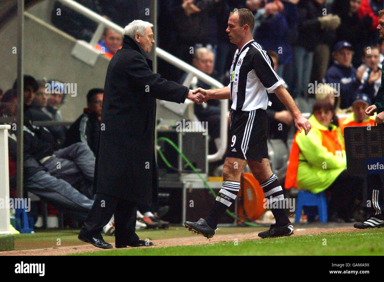 Newcastle United manager Sir Bobby Robson congratulates striker Alan ...
