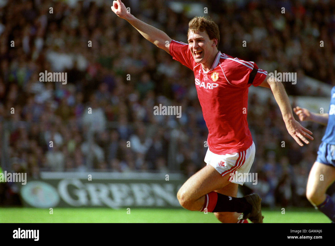 1990 fa cup final bryan robson hi-res stock photography and images - Alamy