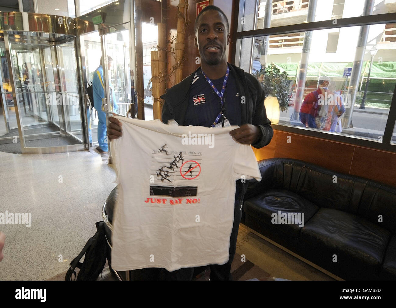 Showing disgraced sprinter ben johnson winning his olympic gold medal ...