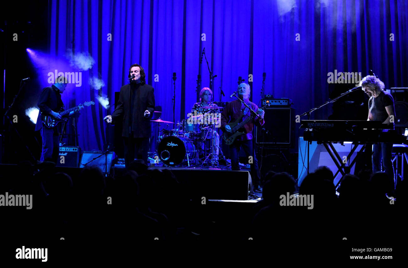 The Zombies In Concert - London Stock Photo - Alamy