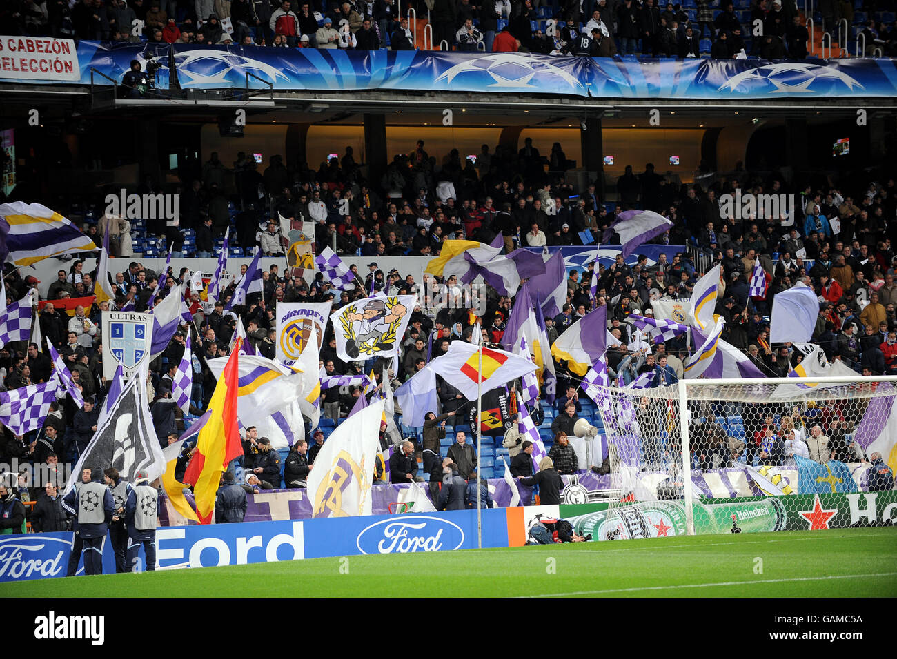 Santiago bernabeu real madrid fans in the stands hi-res stock ...