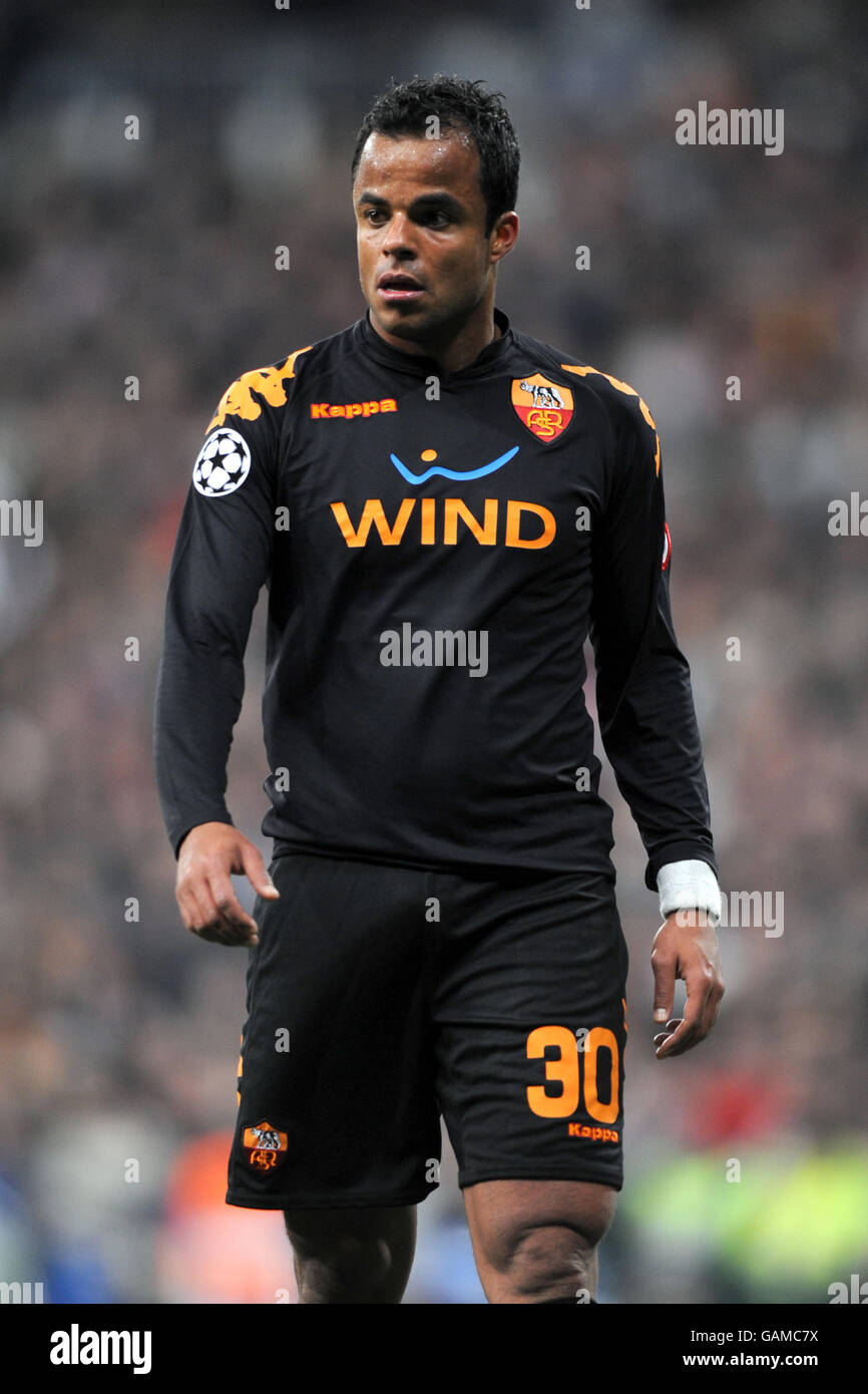 Soccer - UEFA Champions League - Quarter Final - Second Leg - Real Madrid v Roma - Santiago ...