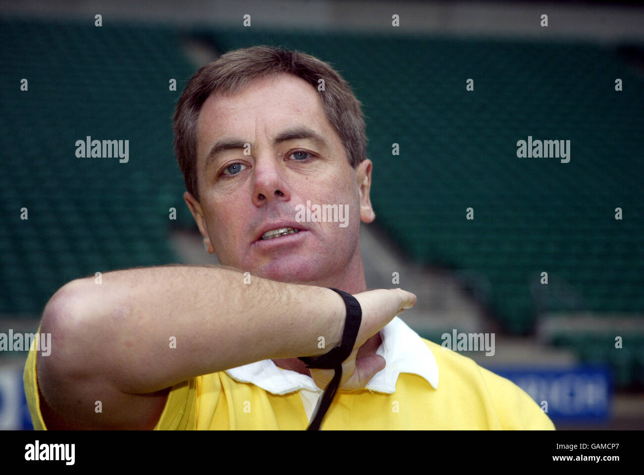 Referee signals hi-res stock photography and images - Alamy