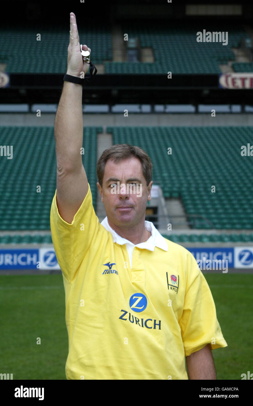 Referee signals hi-res stock photography and images - Alamy