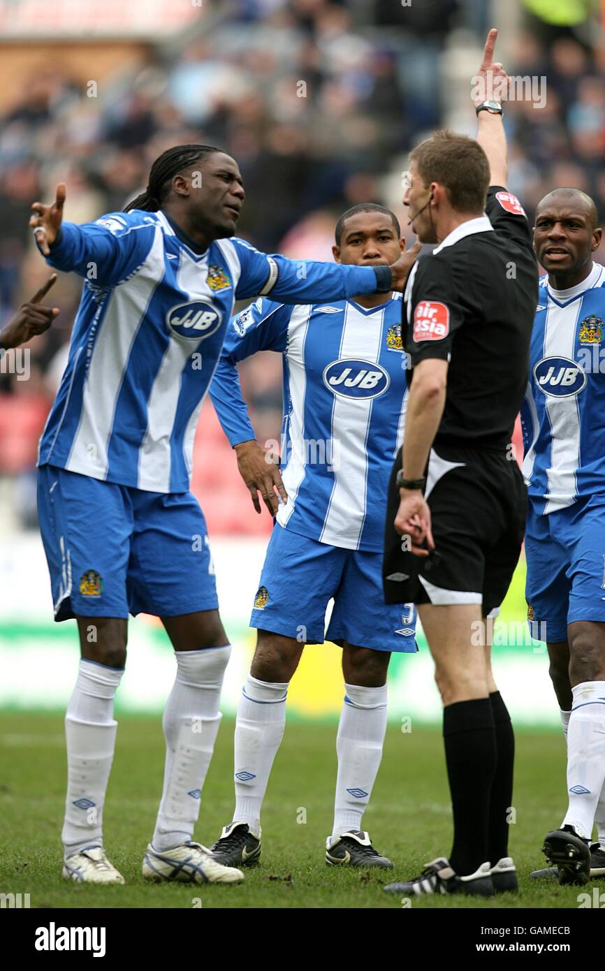 Wigan Athletic's Mario Melchiot (l) leads the protest after referee ...