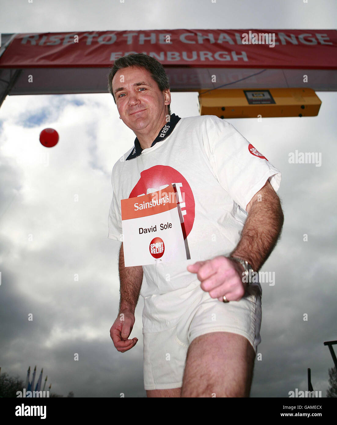 Sport Relief Mile - Edinburgh. Ex-Scotland rugby star David Sole at the ...