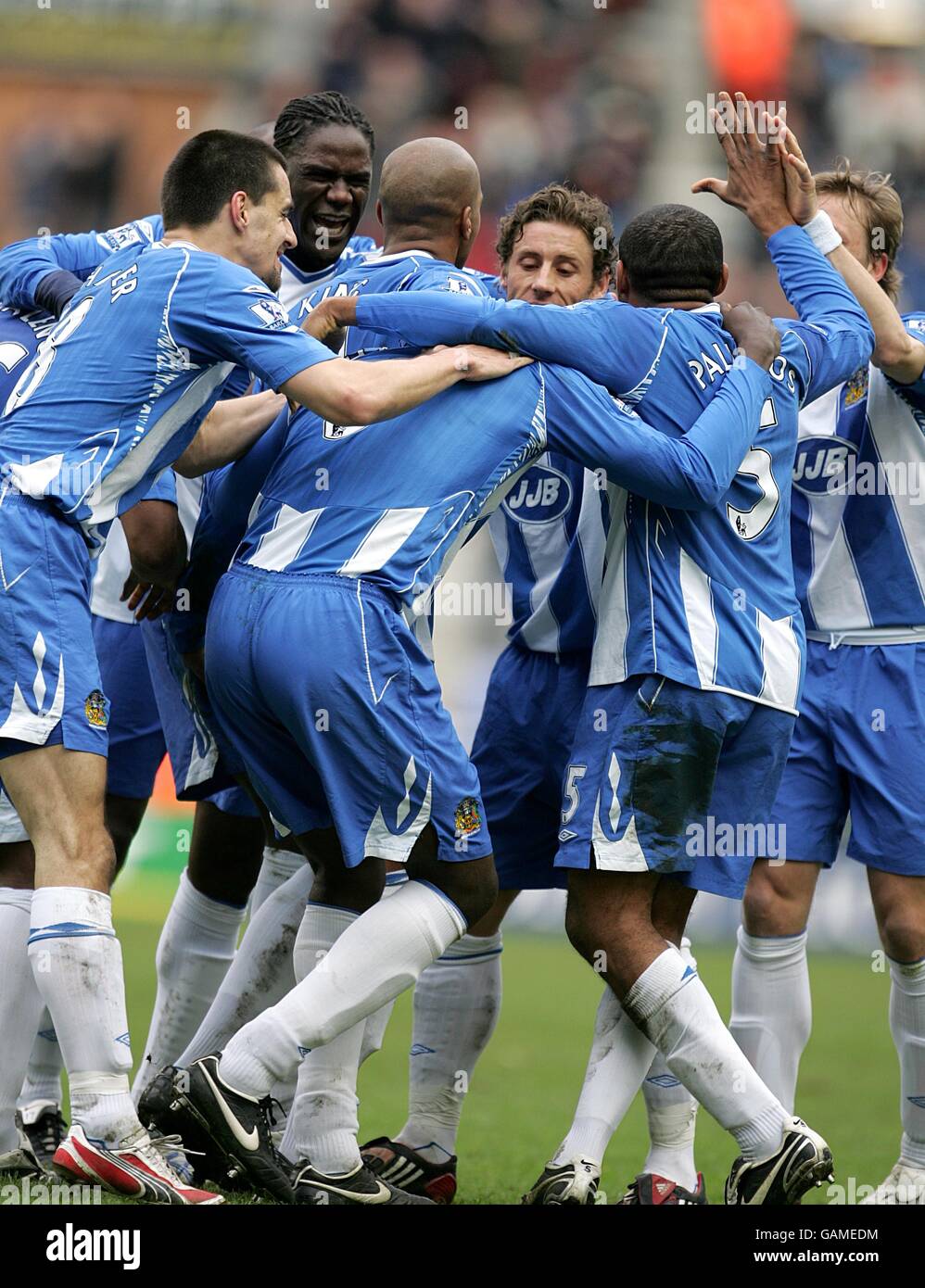 Emile heskey celebration hi-res stock photography and images - Alamy