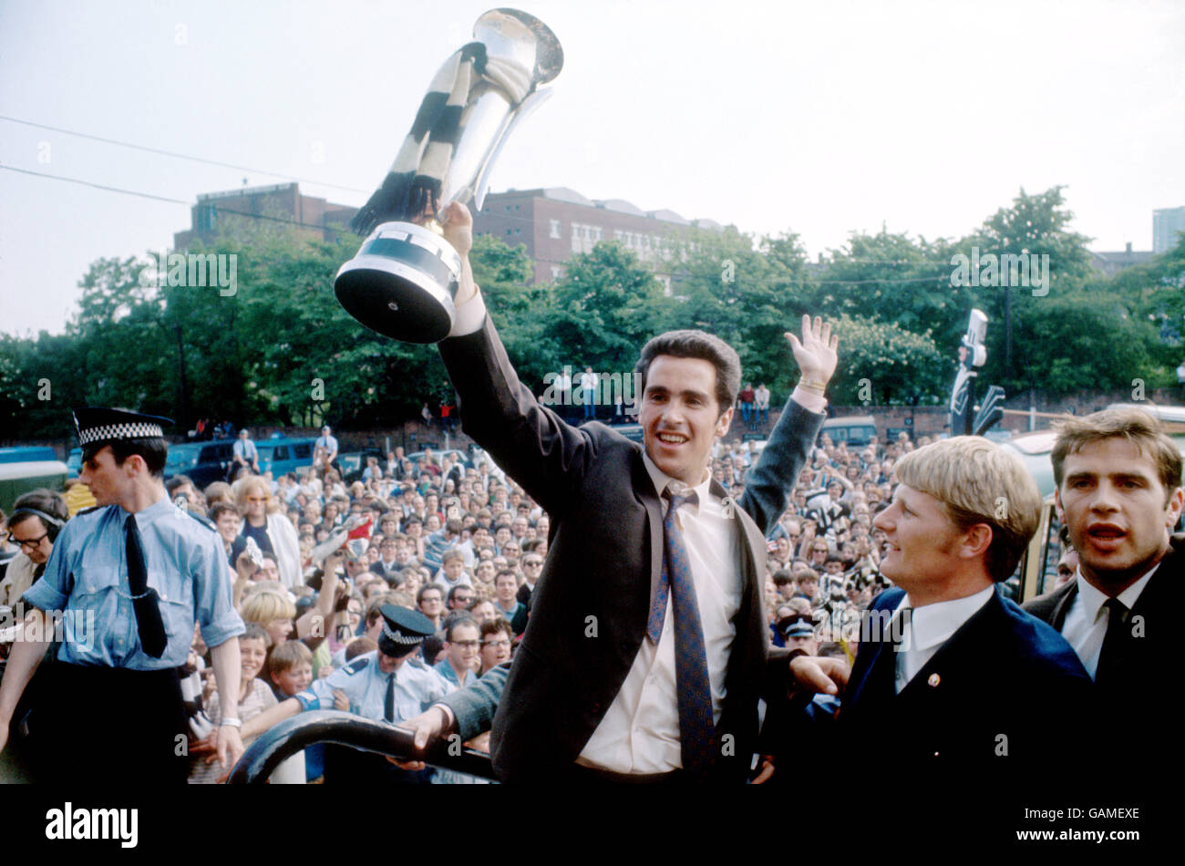 (L-R) Newcastle United captain Bobby Moncur shows the Inter-Cities ...