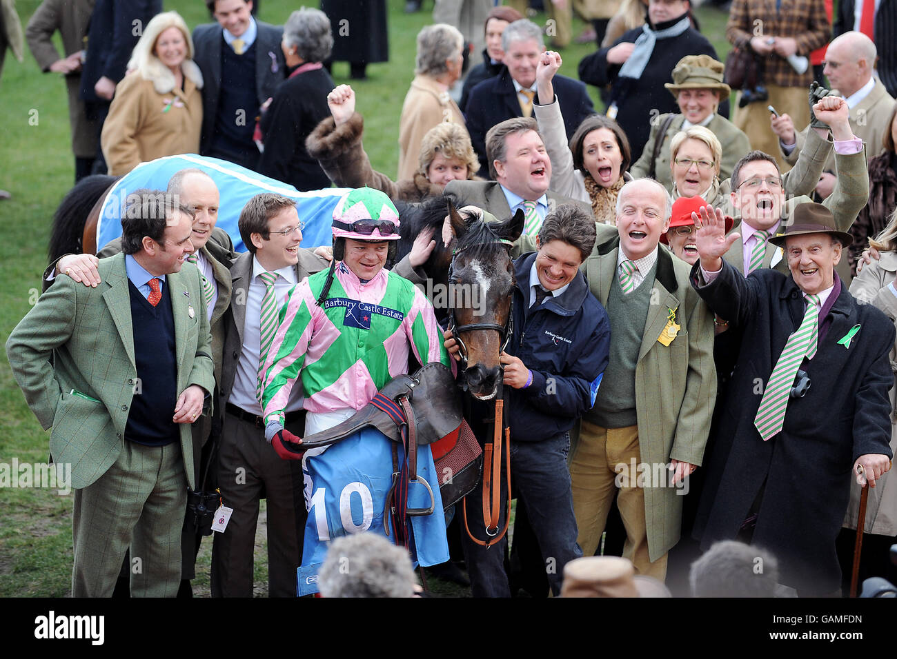 Jockey Robert Thornton, DSJP Syndicate and trainers celebrate after ...