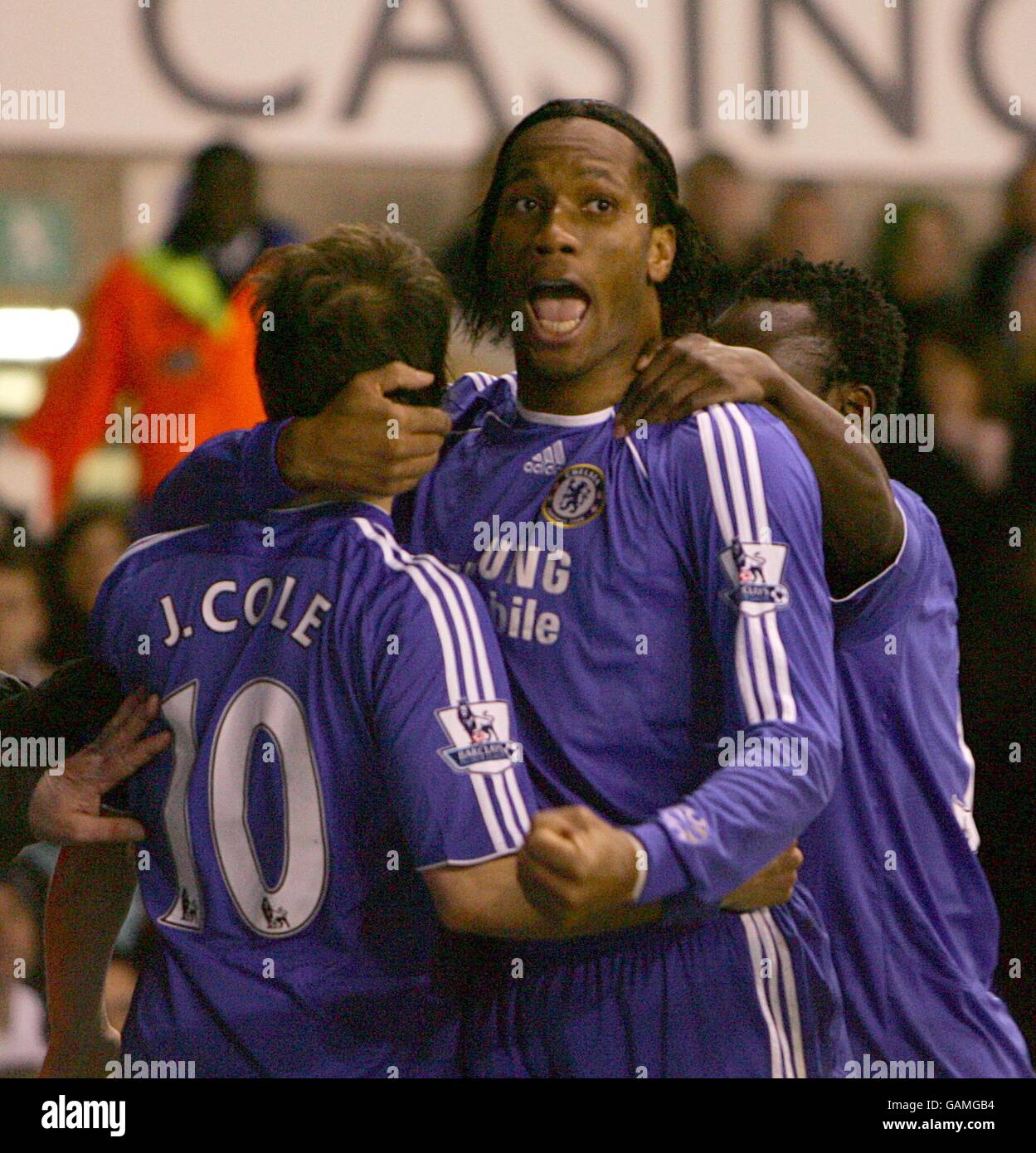 Joe cole chelsea celebrates scoring hi-res stock photography and images ...