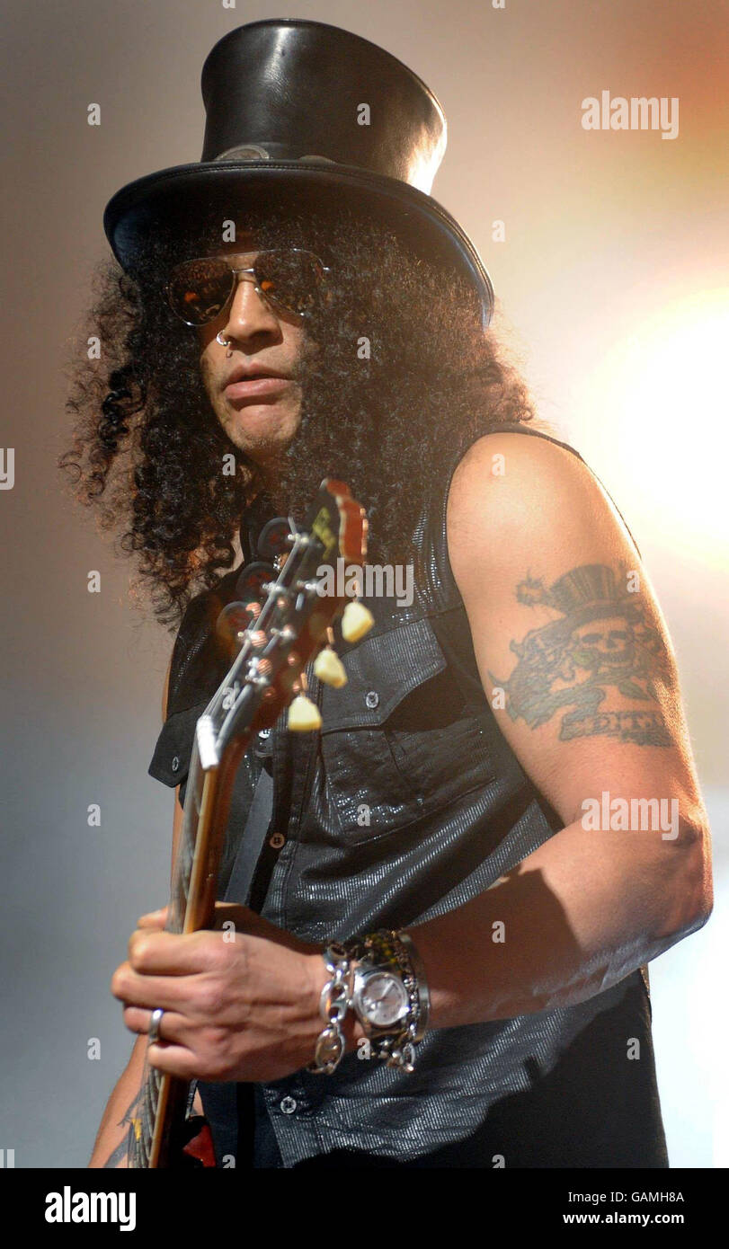 Velvet Revolver In Concert London High Resolution Stock Photography and ...