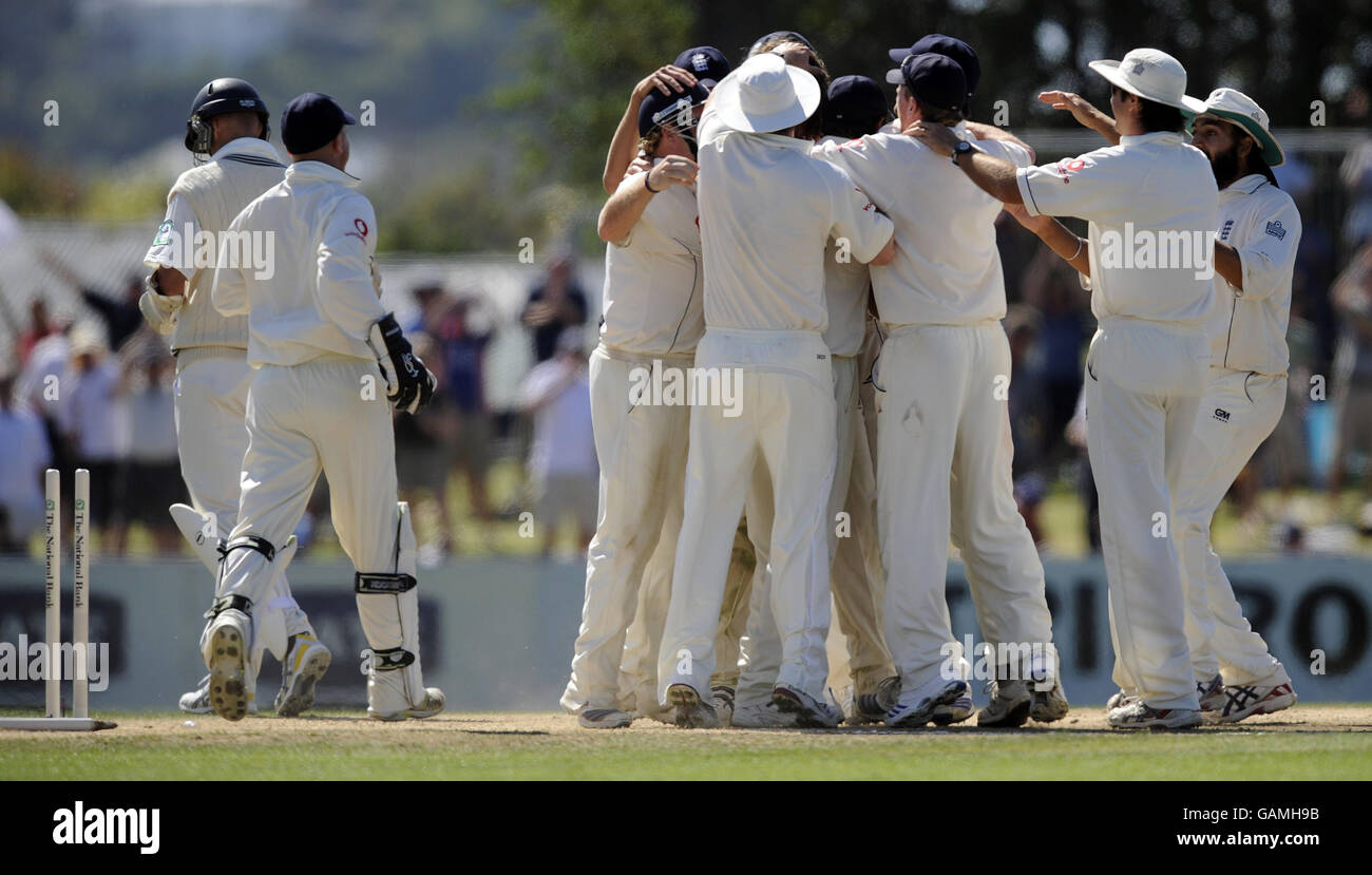 The England team mob Ryan Sidebottom after bowling out New Zealand's ...