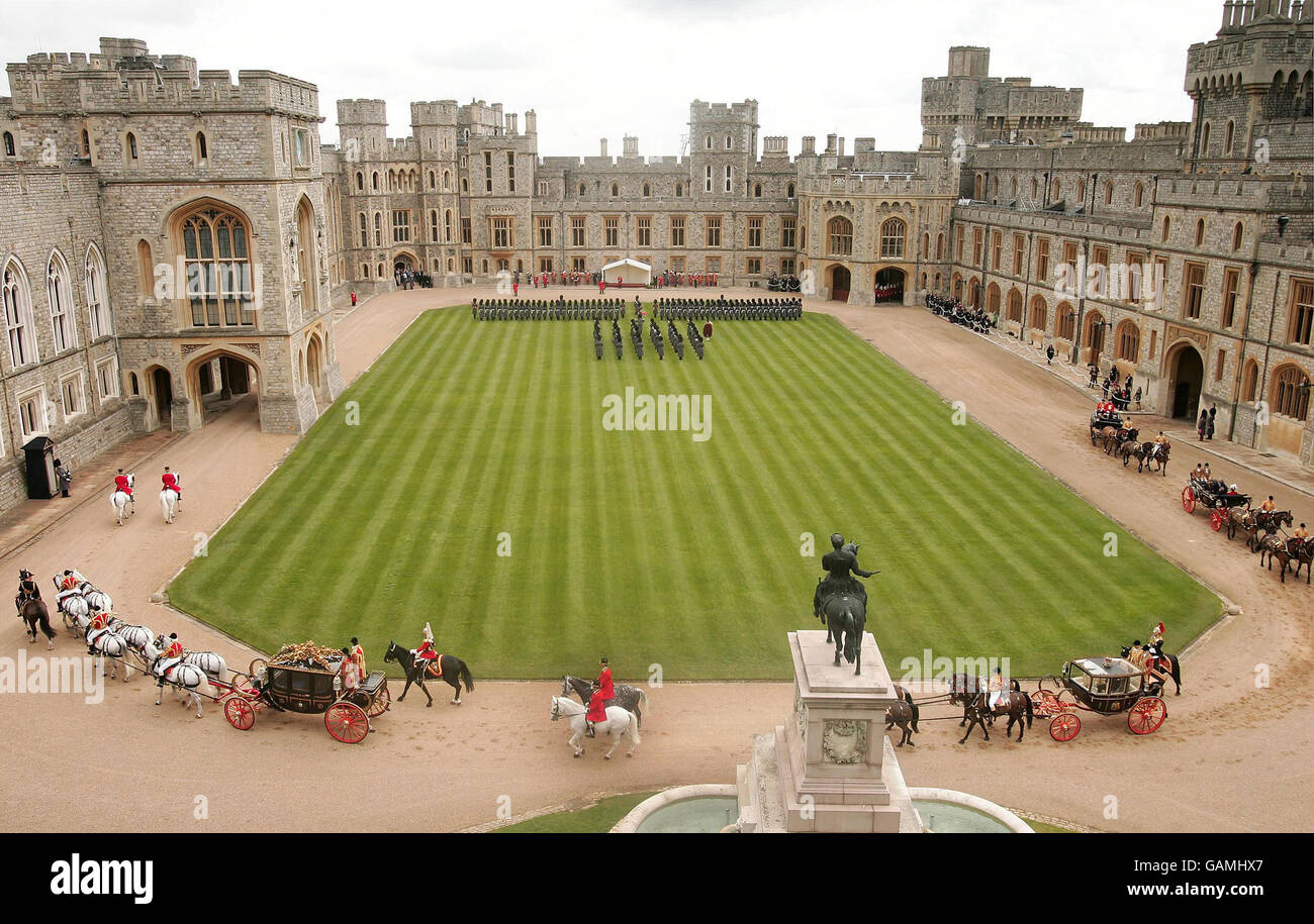 Windsor castle aerial view hi-res stock photography and images - Alamy