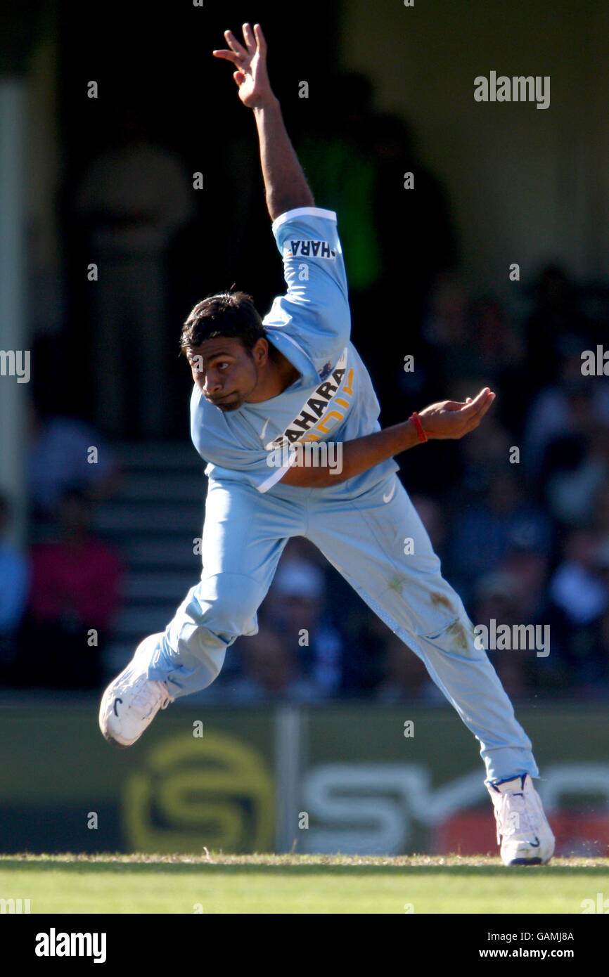 Cricket - Commonwealth Bank Series - First Final - Australia v India ...