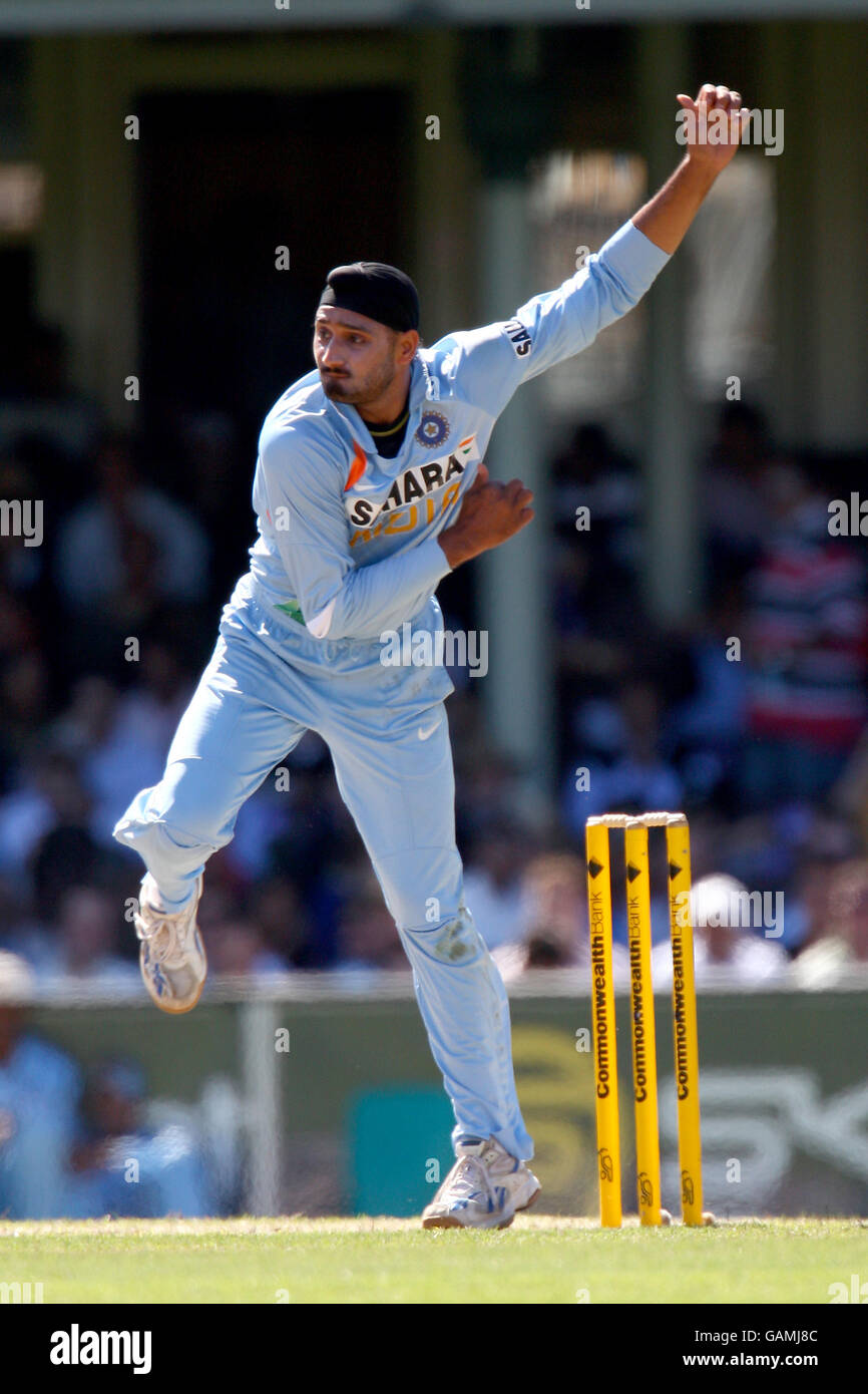 Cricket - Commonwealth Bank Series - First Final - Australia v India ...