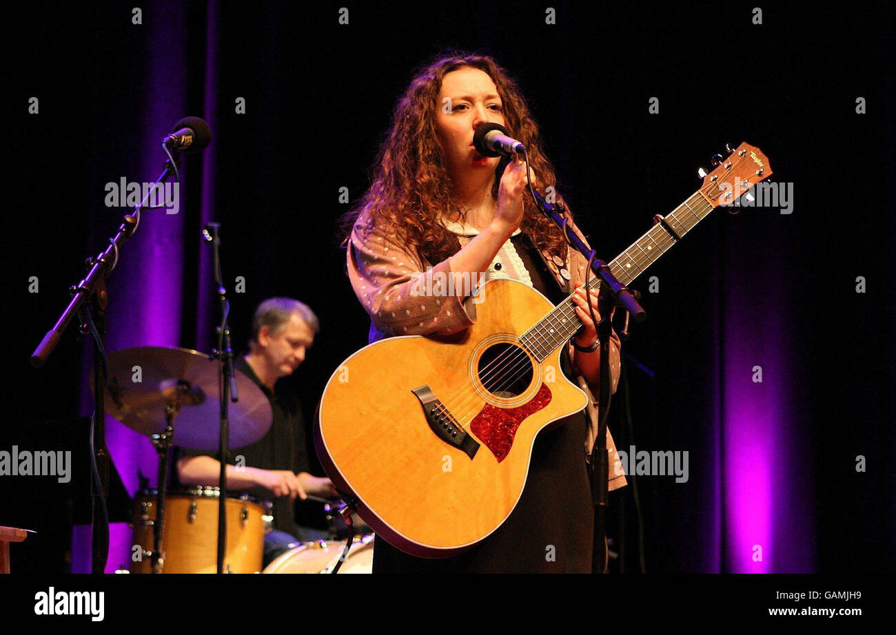Kathryn williams and neill maccoll in concert hi-res stock photography ...