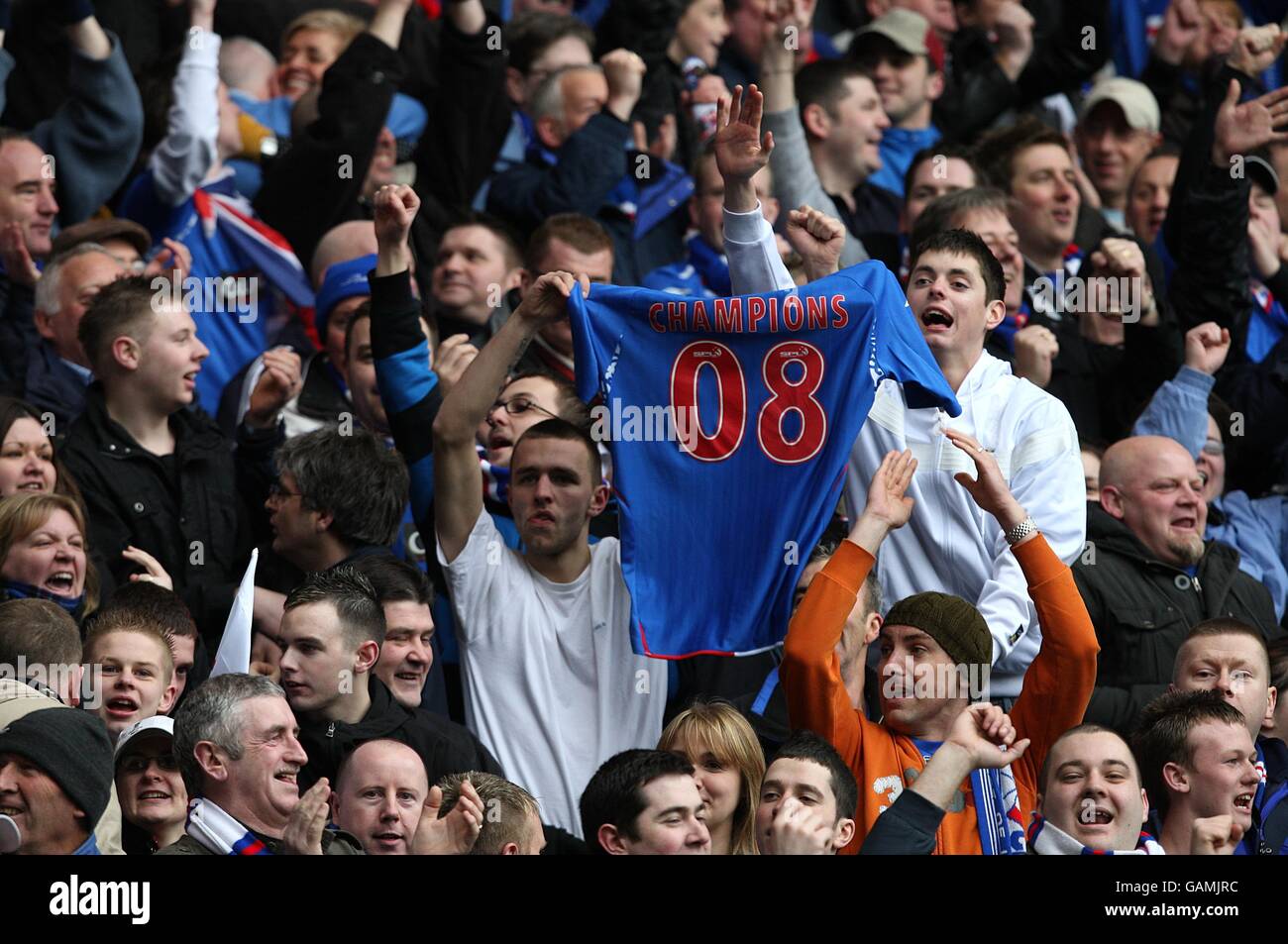 Rangers fans in stands ibrox hi-res stock photography and images - Alamy