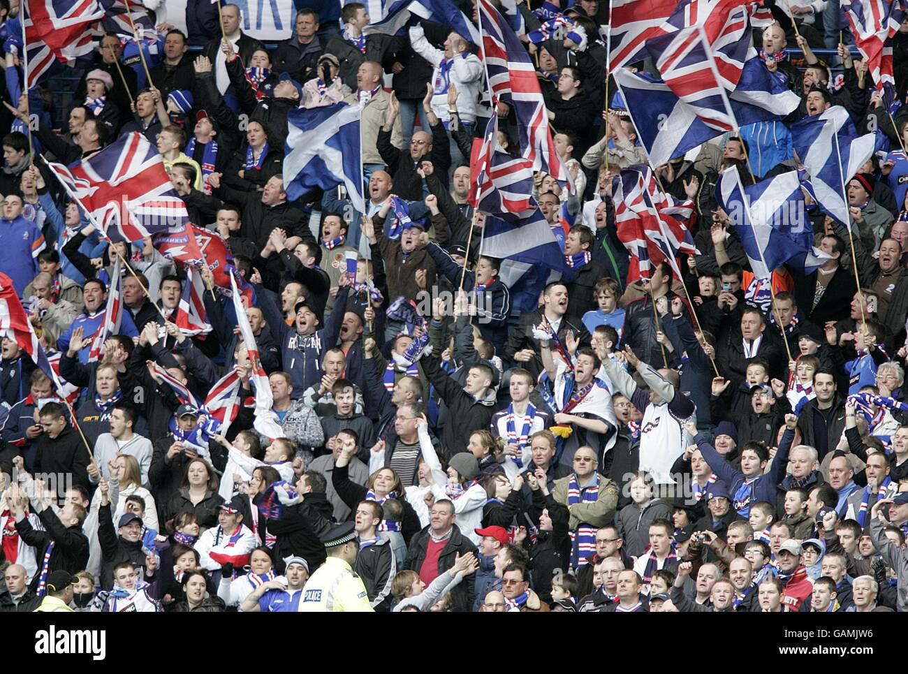 Rangers fans in stands ibrox hi-res stock photography and images - Alamy