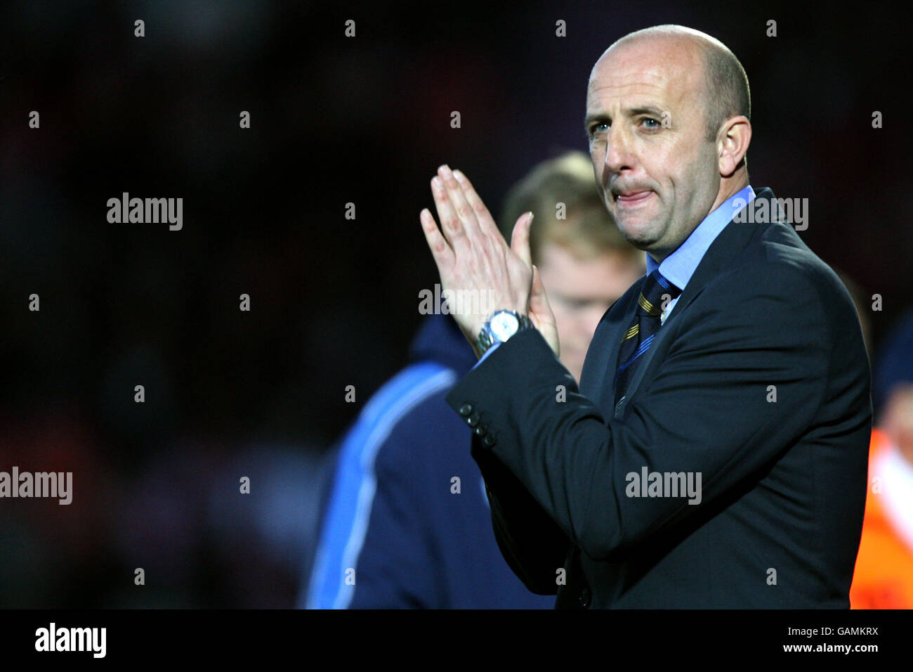 Sport football clapping manager hi-res stock photography and images - Alamy