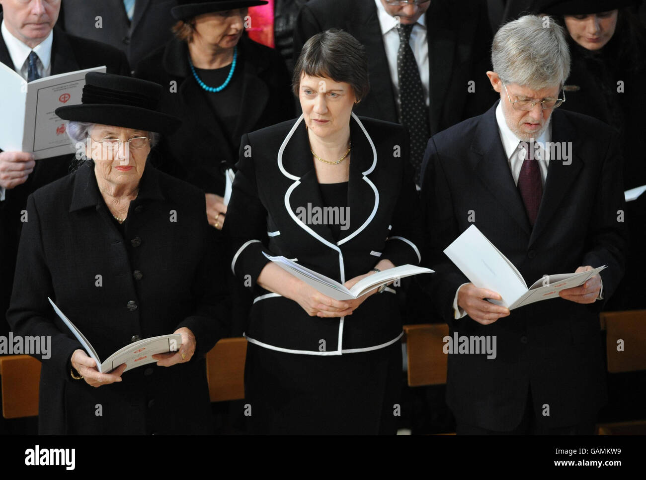 Left to right lady june hillary hi-res stock photography and images - Alamy