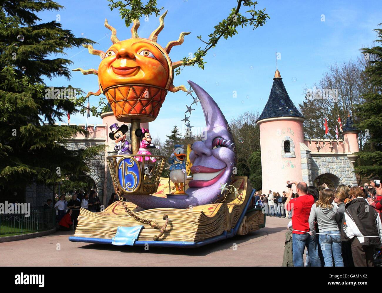 15th anniversary celebration of disneyland paris hi-res stock ...