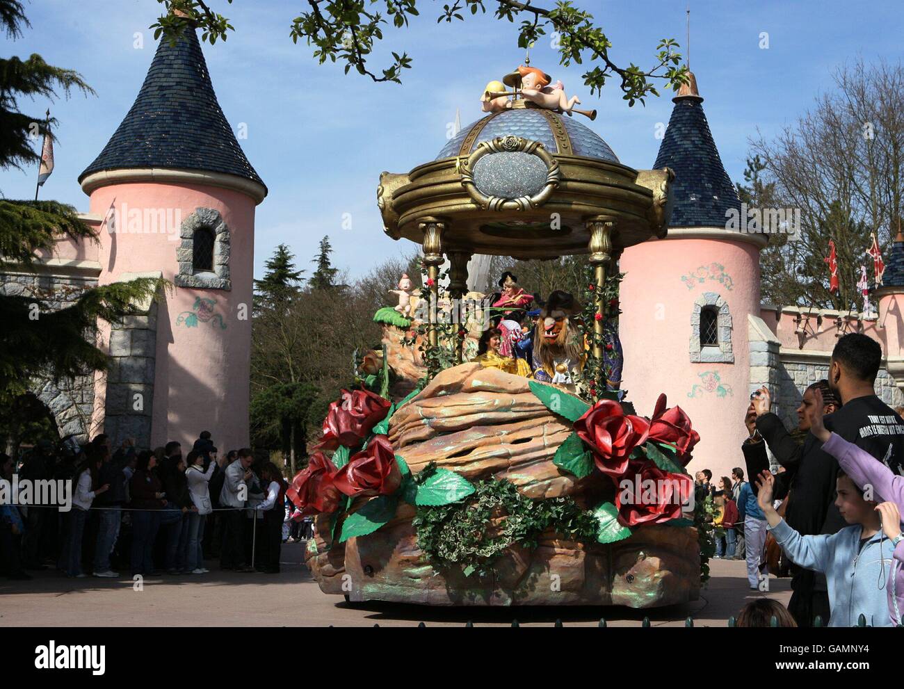 Disney gv land float general view gv cartoon disneyland mangrk hi-res ...