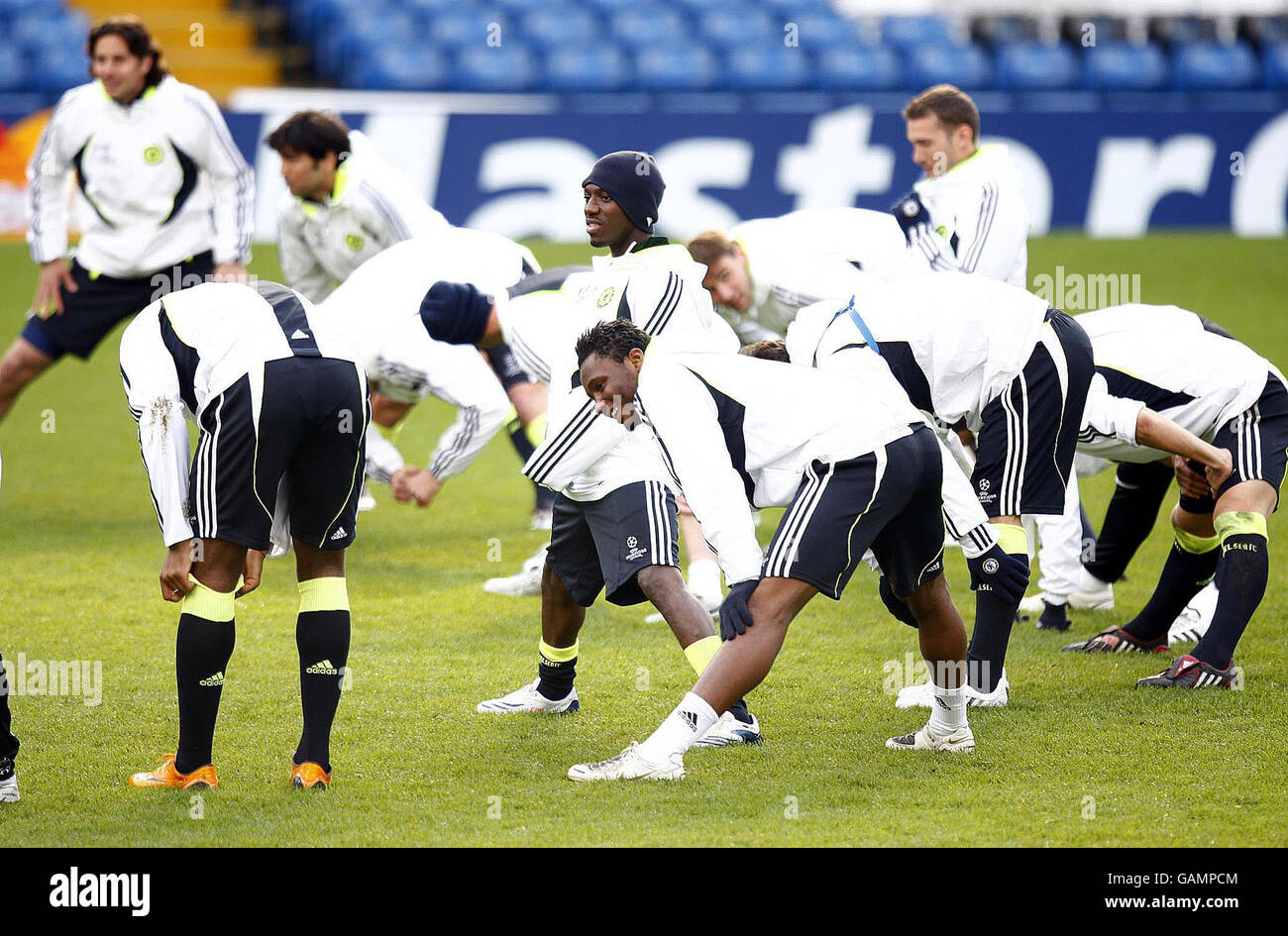 Chelsea players training session stamford bridge hi-res stock ...