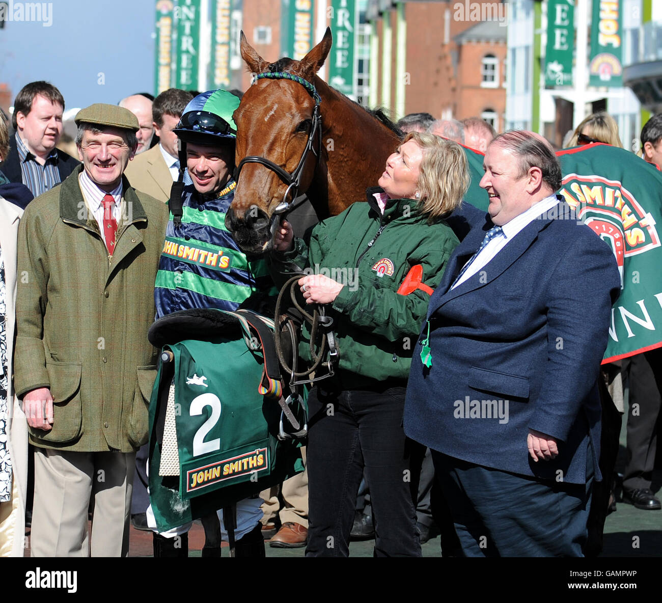 Pub owner sport hi-res stock photography and images - Alamy