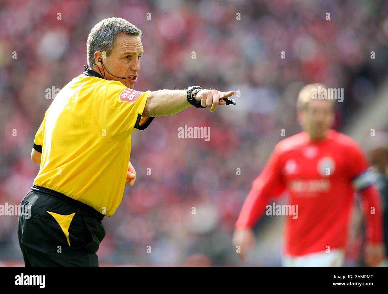 Match referee alan wiley hi-res stock photography and images - Alamy