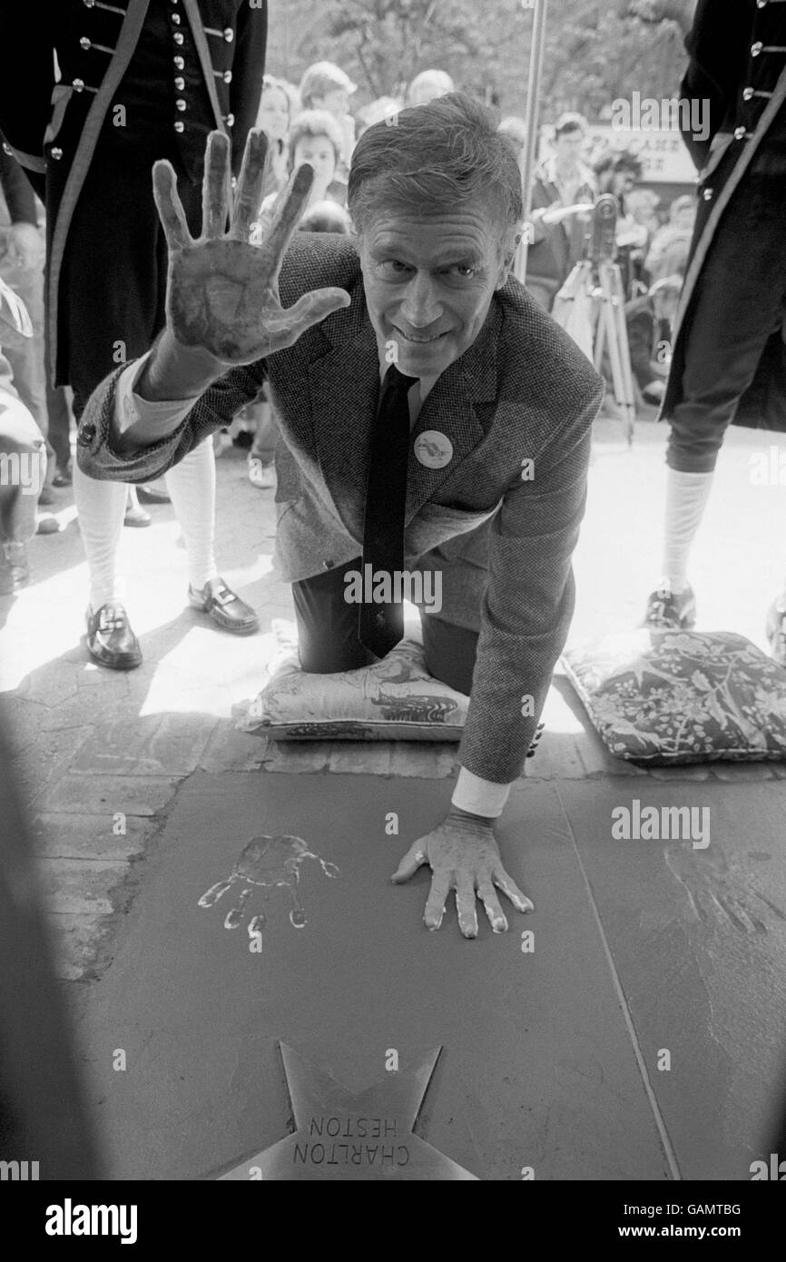 Pavement crowds Black and White Stock Photos & Images - Alamy