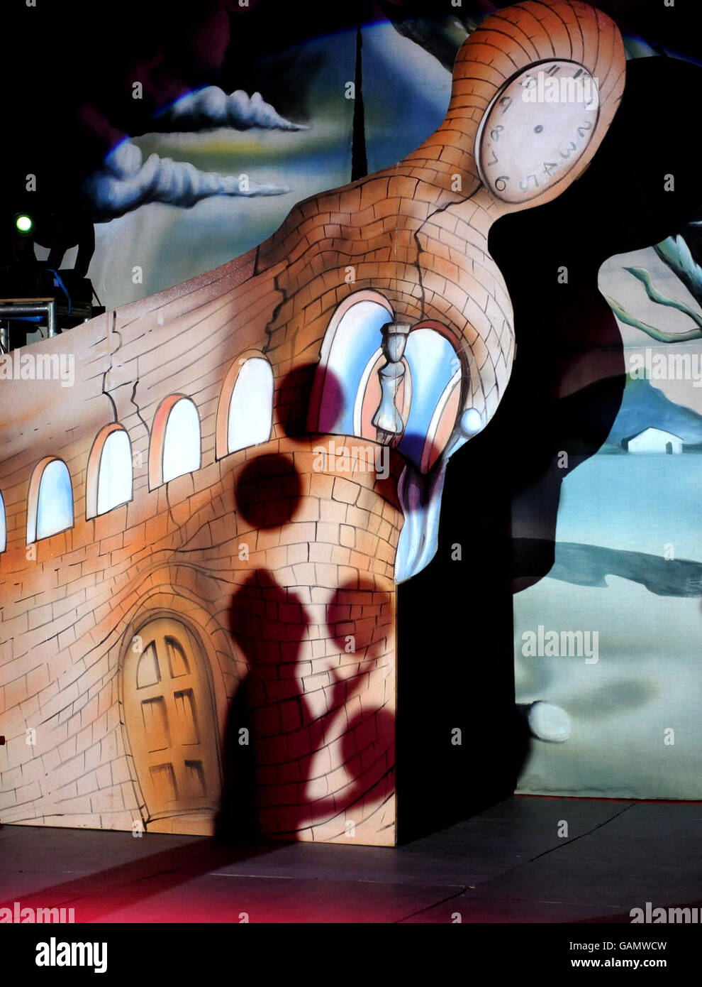 Juggler cirque hi-res stock photography and images - Alamy