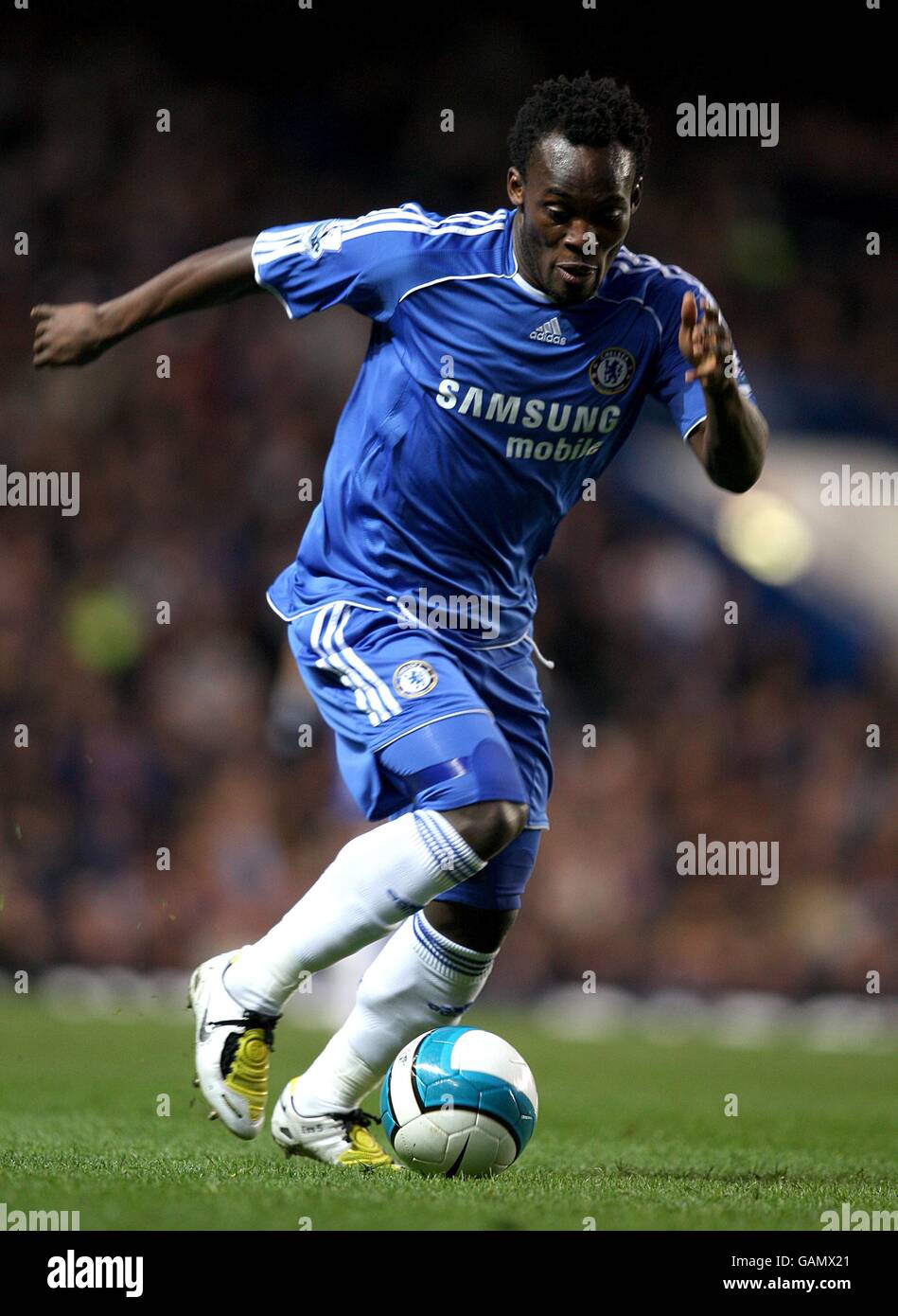 Chelsea's Michael Essien wearing his new football boots Stock Photo - Alamy