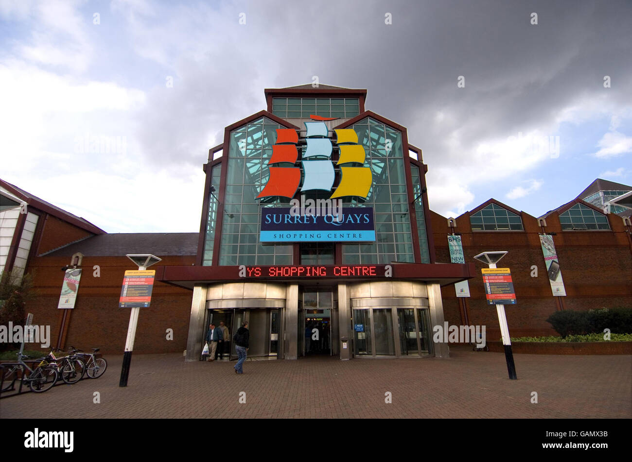Surrey quays shopping centre hi-res stock photography and images - Alamy