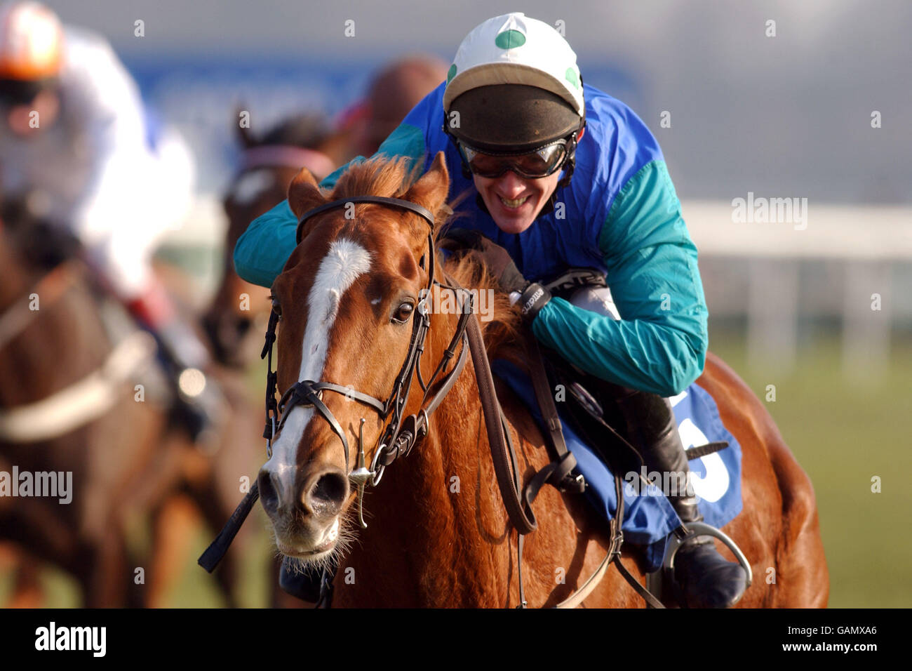 Racing from kempton hi-res stock photography and images - Alamy