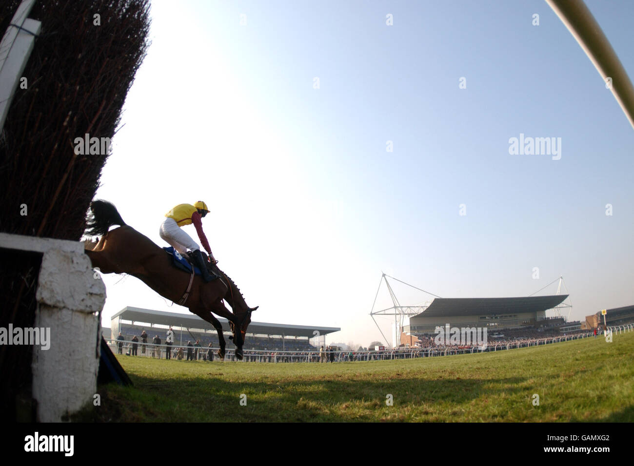 Kempton races hi-res stock photography and images - Alamy