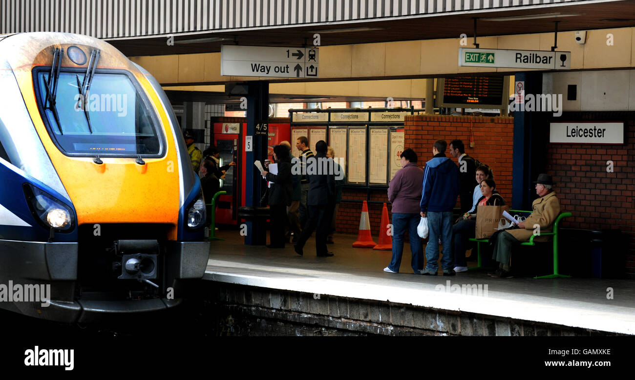 Passengers at leicester train station hi-res stock photography and ...