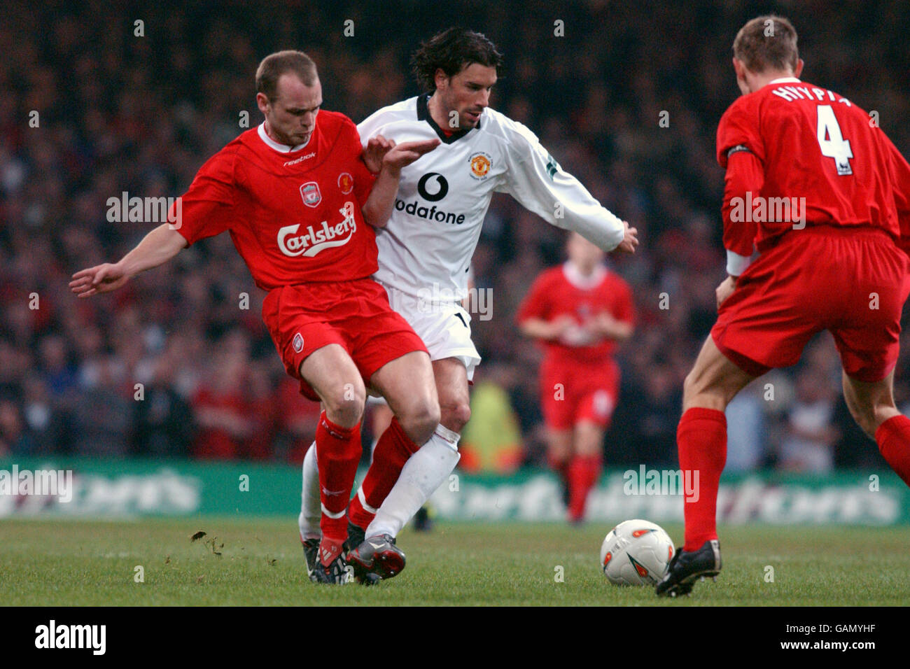 Liverpool's Danny Murphy and Manchester United's Ruud Van Nistelrooy ...