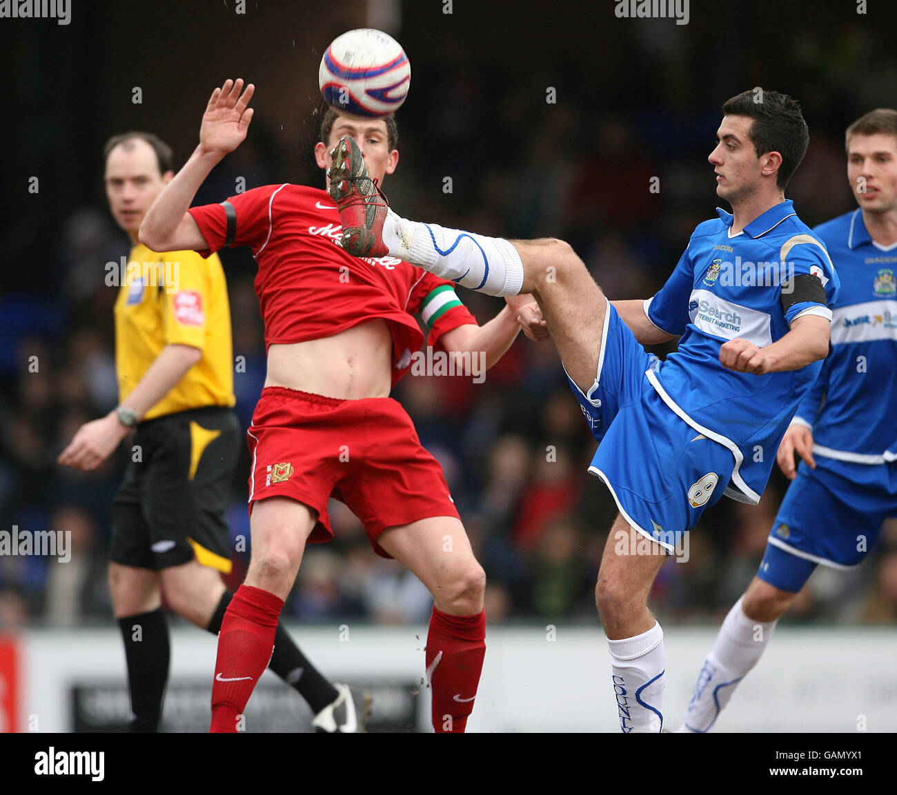 Football action overhead kick hi-res stock photography and images - Alamy