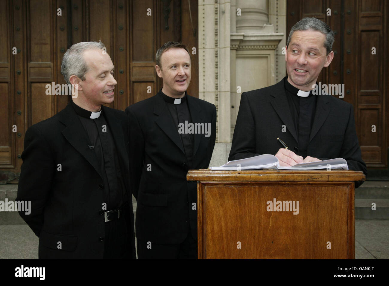 Roman catholic priests hi-res stock photography and images - Alamy